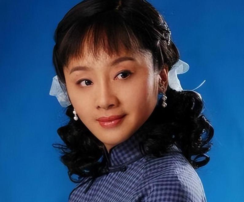 Actor Tang Jing: After divorcing Wang Xinjun, she grew up alone with ...