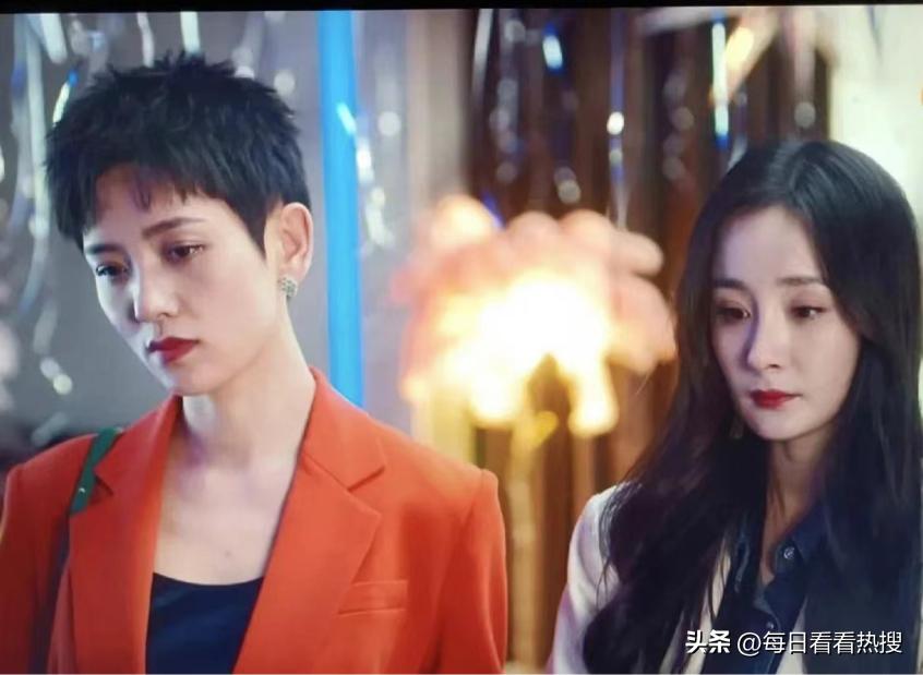 "Girlfriend" takes the lead, Li Xiaofeng becomes Yang Mi's ex-husband's pillow? - iNEWS