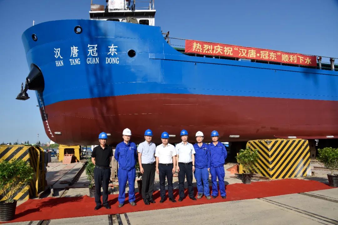 Shanghai Jiangnan Shipyard built the 120TEU river-sea direct container ...