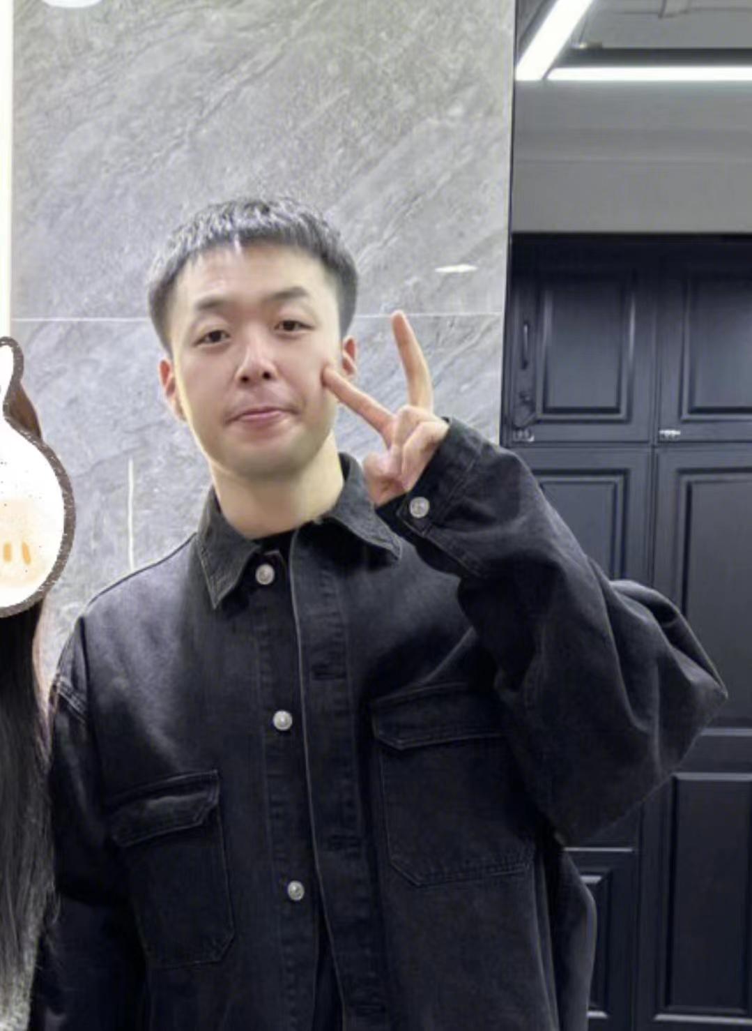 Du Haitao succeeded in losing weight. He took a photo with his fans and ...