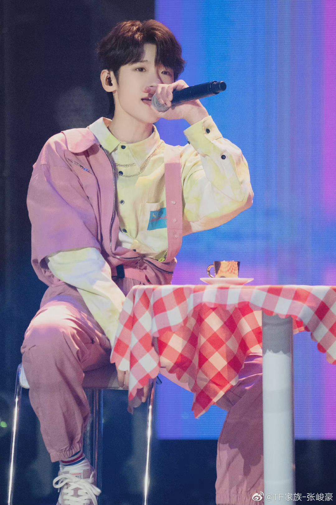 Zhang Junhao's handwritten TF three-generation New Year's concert stage ...