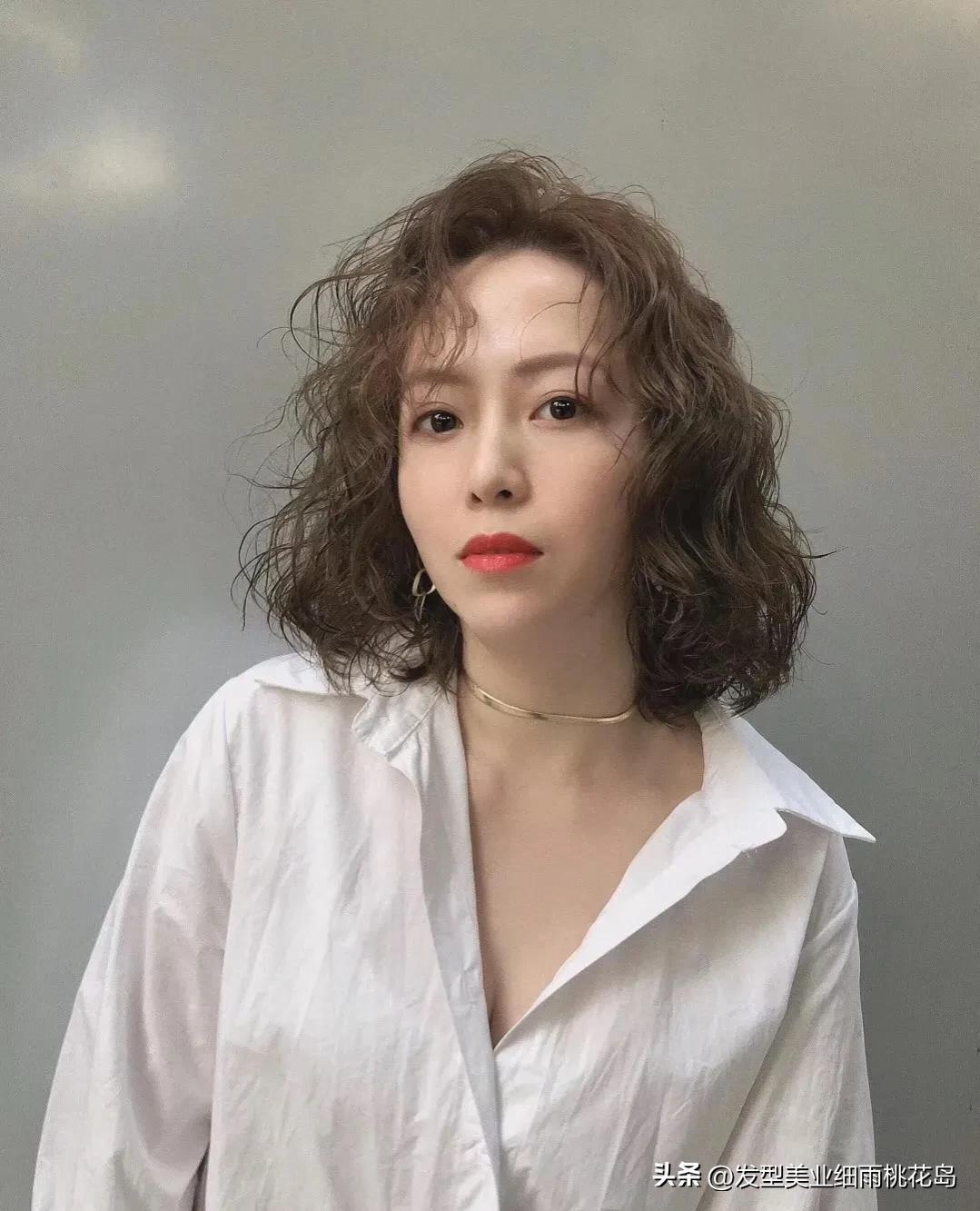 Beautiful Short Hair "French Perm" - iMedia