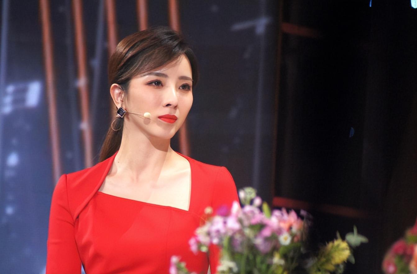 From a famous host to being "marginalized" by CCTV, Li Sisi revealed ...