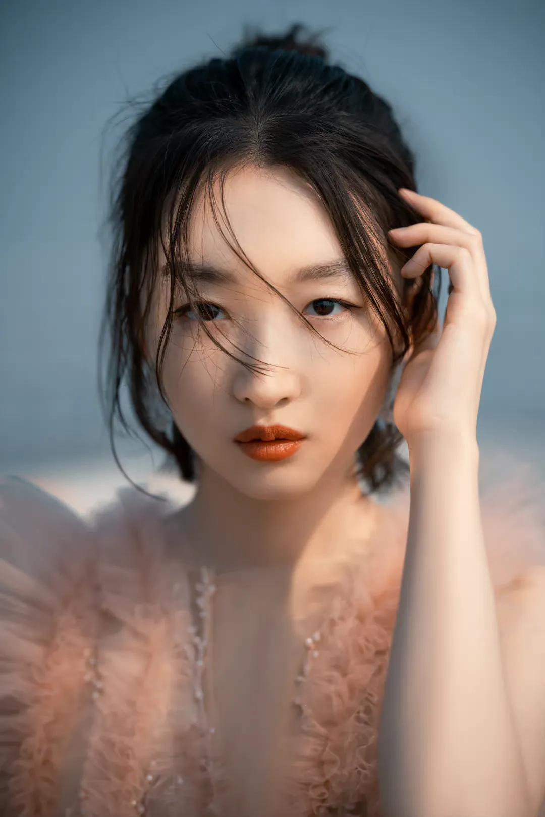 Zhou Dongyu - iNEWS