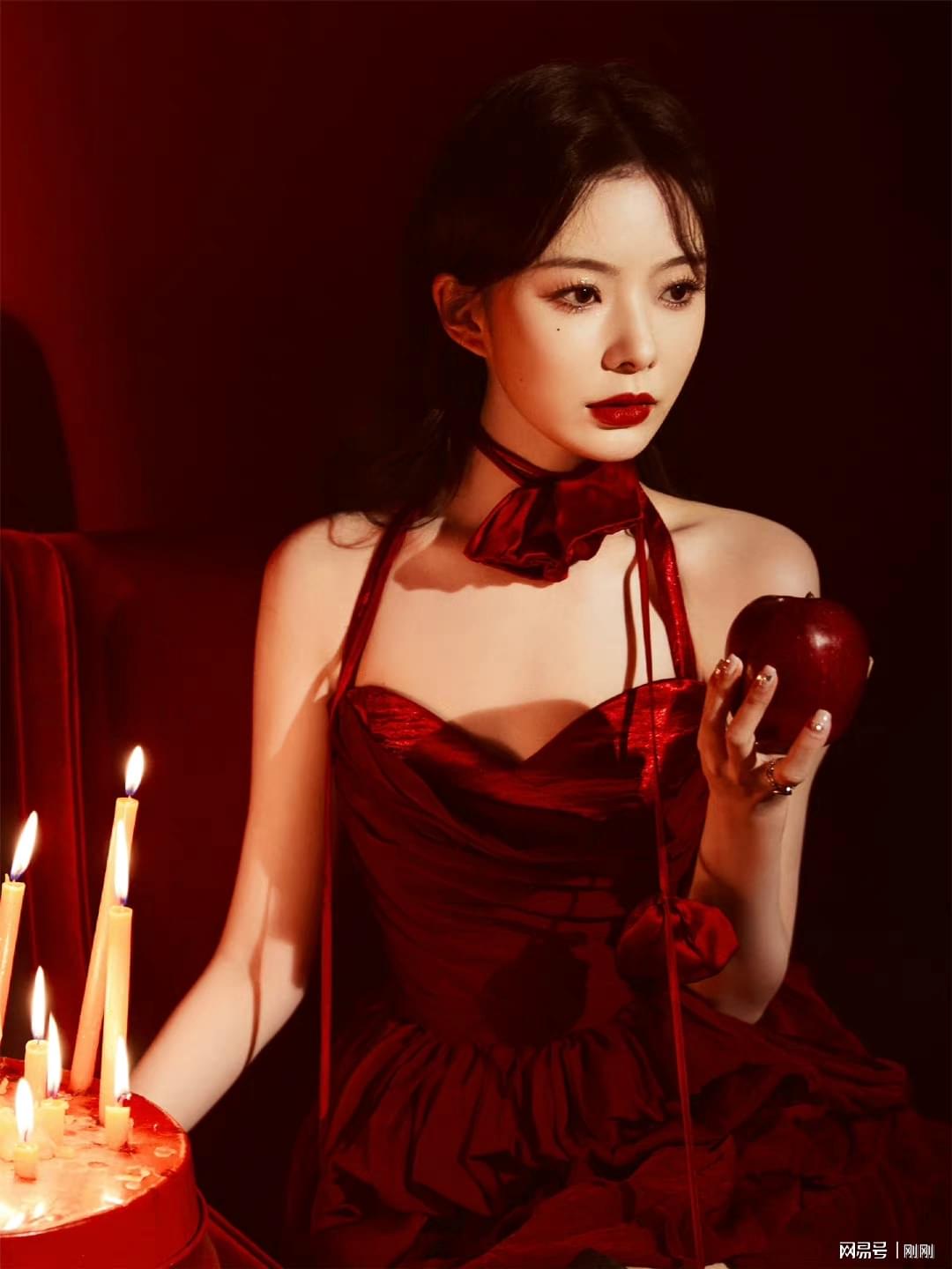 Charming Red Chen Zhuoxuan - iNEWS