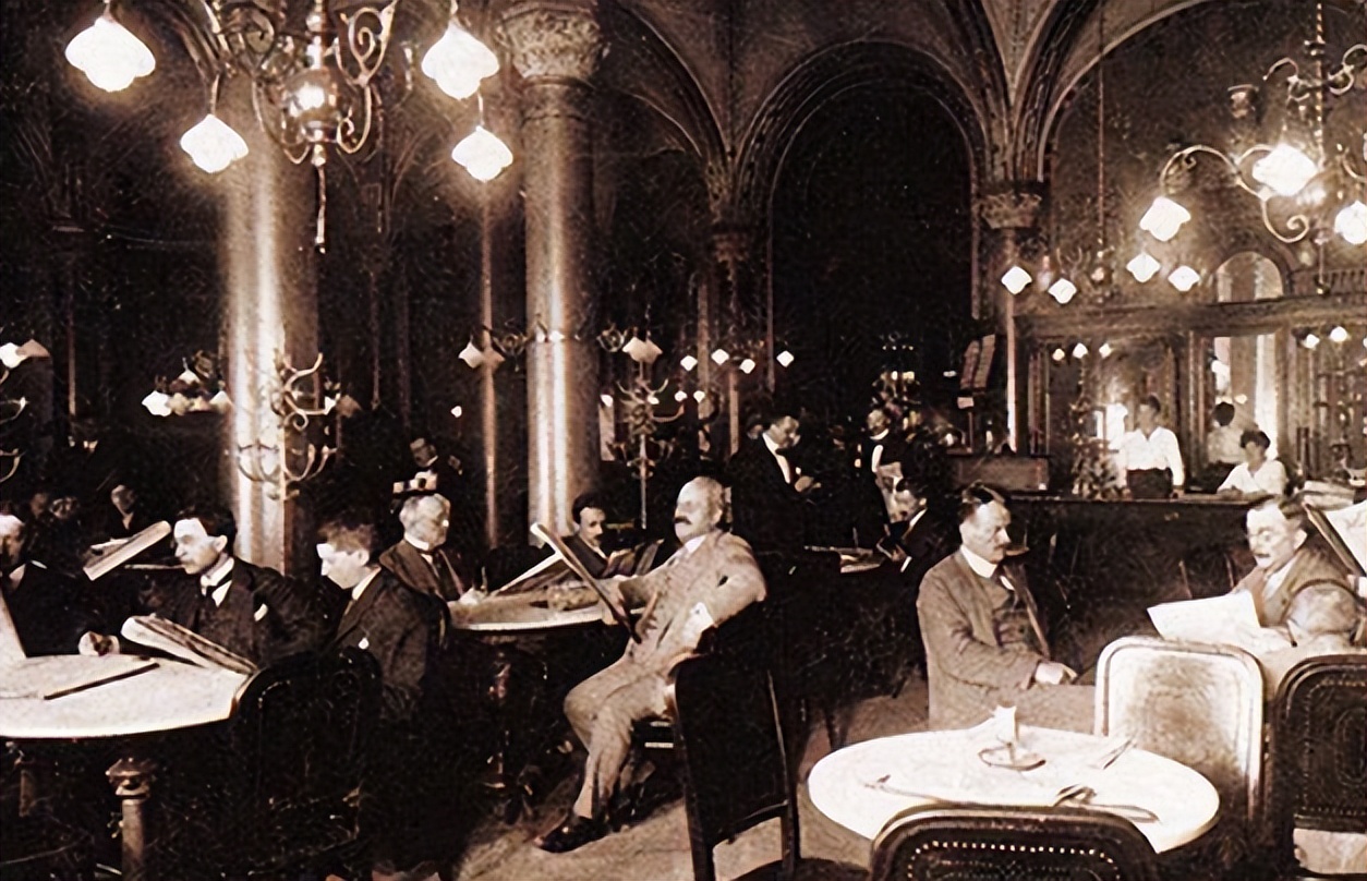 The Evolution of Viennese Café Culture: From the 18th Century to Today ...