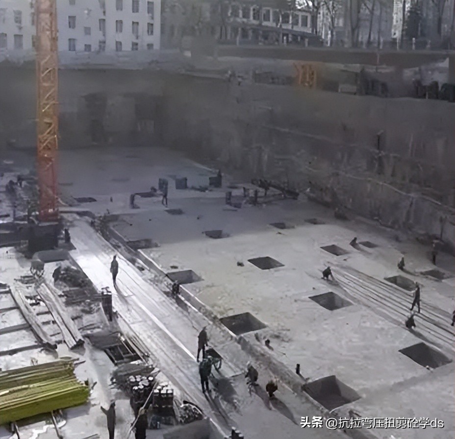 The scene of the collapse accident of the deep foundation pit project ...