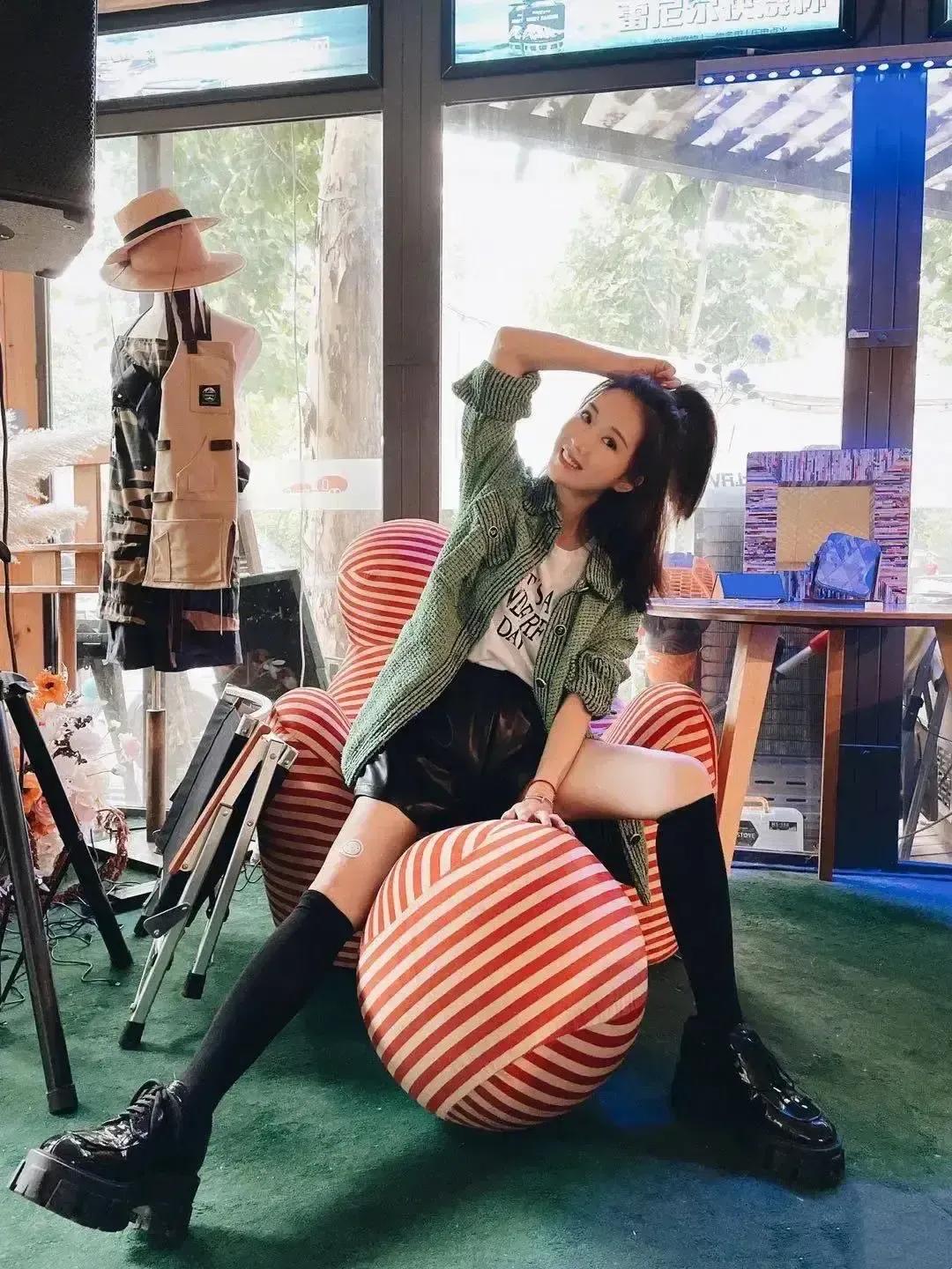 Li Nian, who plays the role of seaweed in "Dwelling", married a rich ...