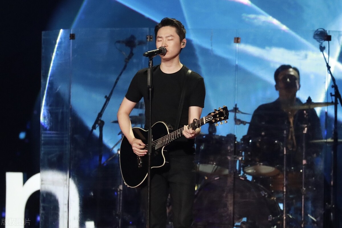 Splendid brilliance of music——Liang Bo's artistic journey - iMedia