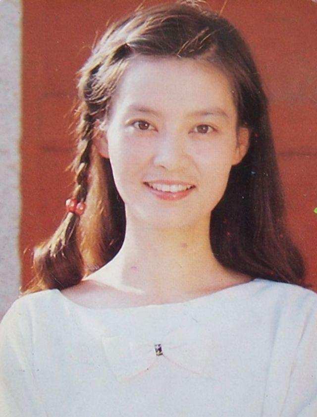 Pan Hong looked amazing when she was young, but also elegant and ...
