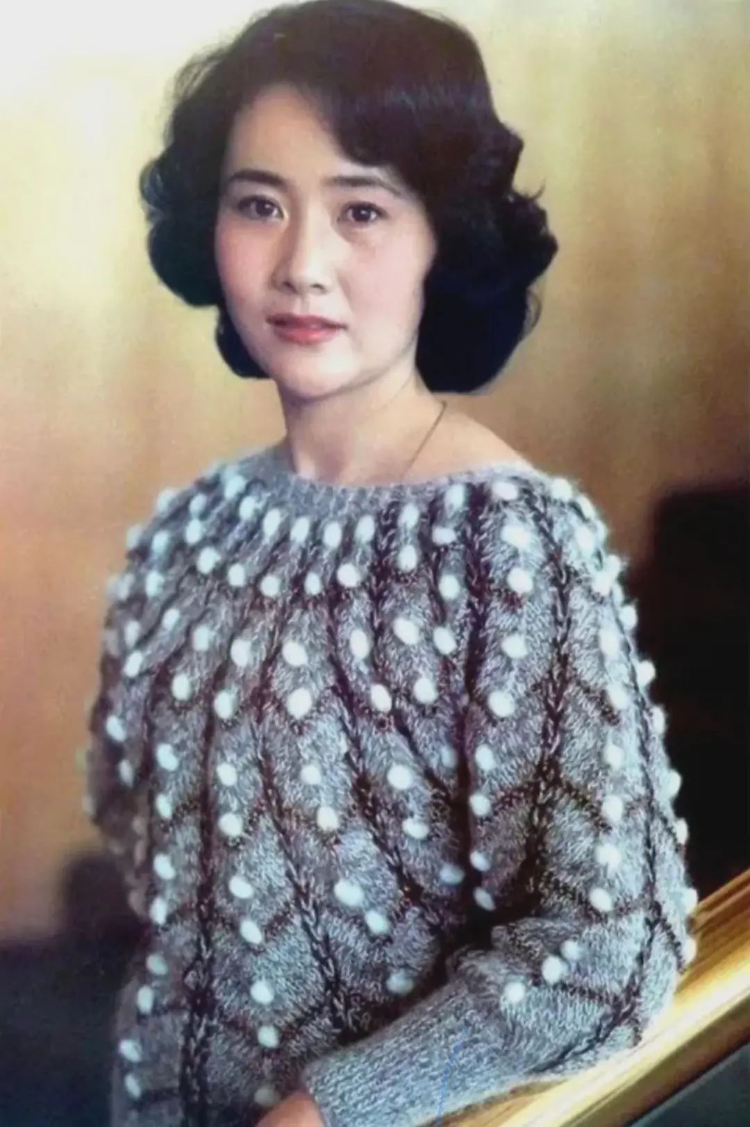 Liu Xiaoqing is 6 years older than Gu Yongfei in the same frame ...