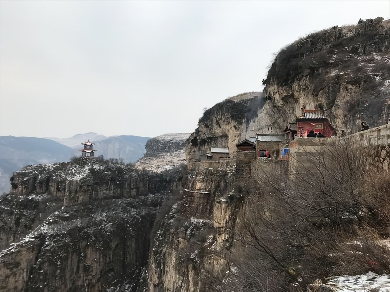 The Golden Lamp Temple, hidden deep in the Taihang Mountains, was built ...