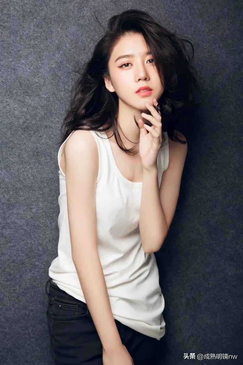 Li Kaixin, who is elegant, sweet and graceful, has a charming photo ...