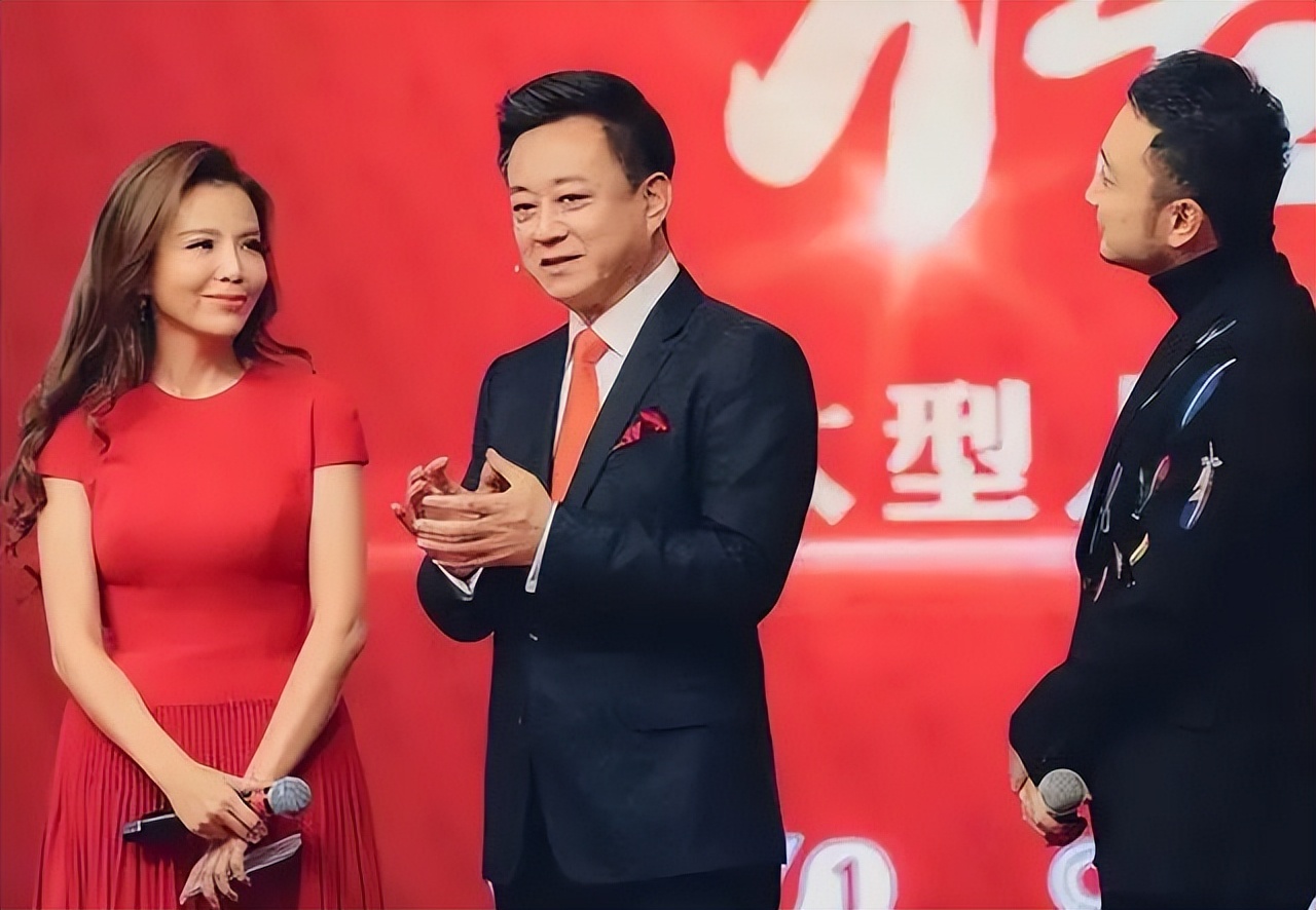 Zhu Jun came back to host the show for the first time. He was fat and ...