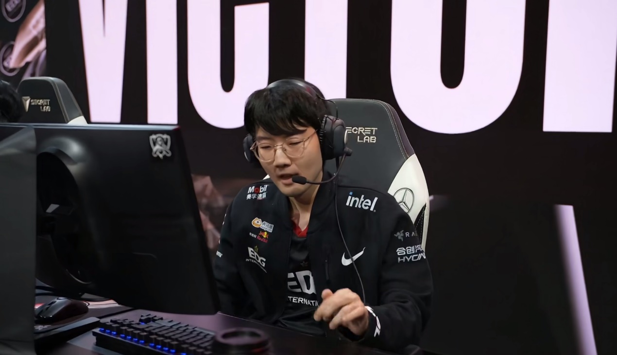 S12 miracle is born!EDG fell behind by 10,000 to make a comeback. At the last moment of Deft ...