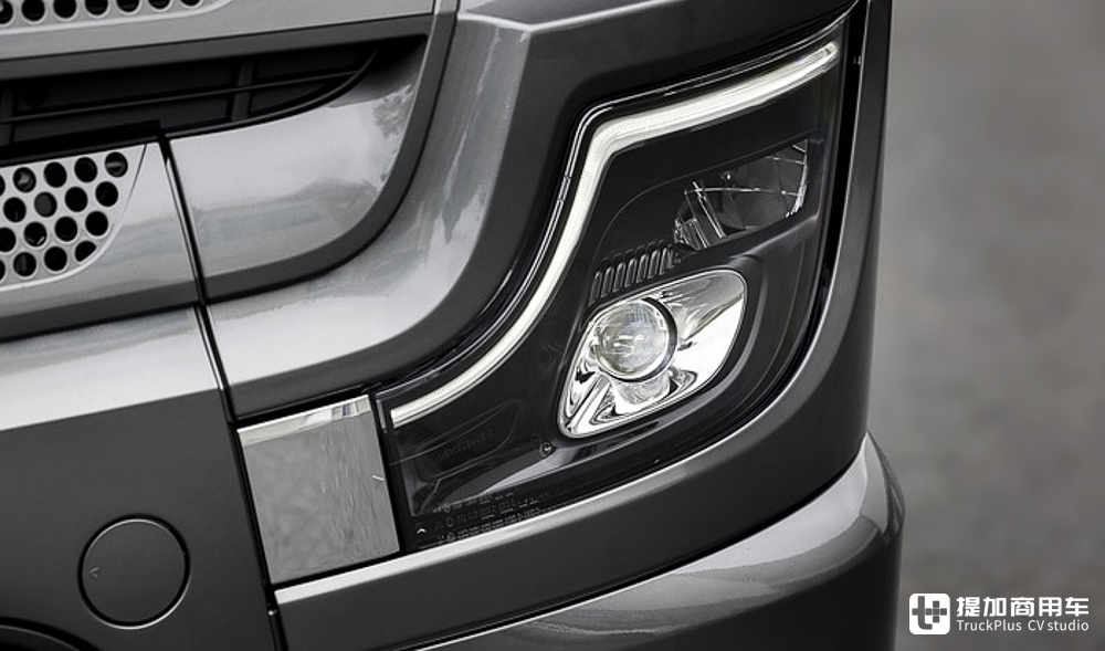 The newest member of Mercedes-Benz Actros, the Actros F Plus truck ...