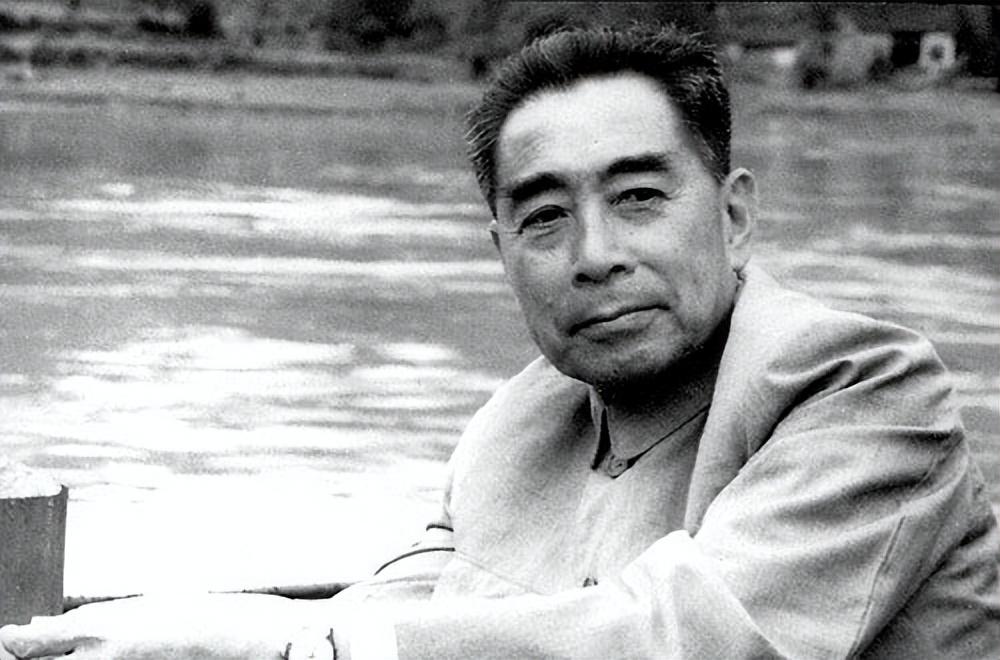 In 1969, Jiang Qing accompanied Premier Zhou to watch a movie. The ...