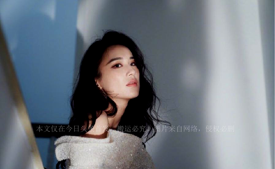 On Jingdong's boiling night, Huang Shengyi forgot his words too awkwardly, Wang Oumei's back was ...