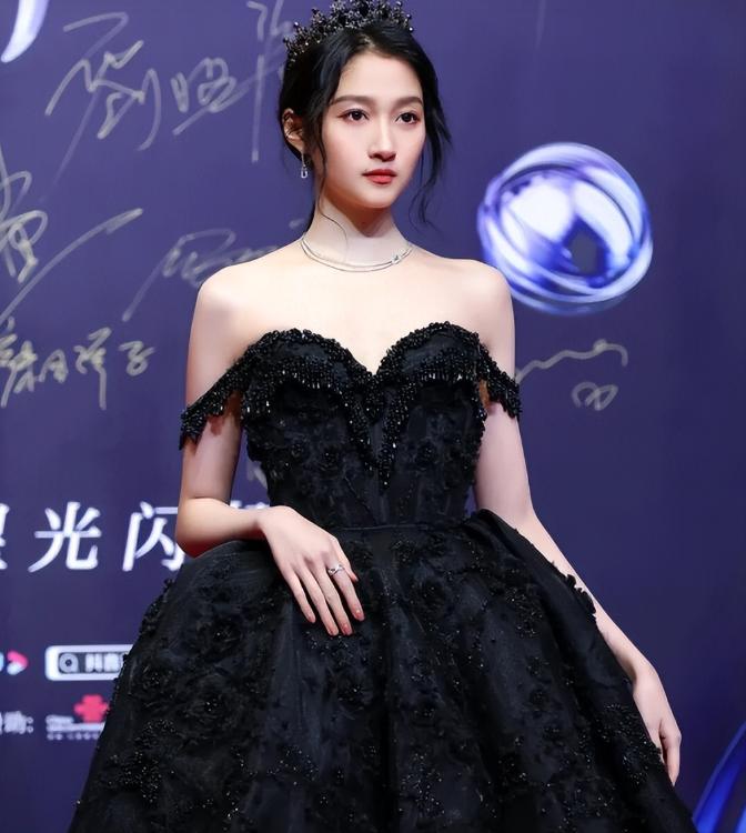 I can't hide it anymore! The astonishing background of "Real Gege in ...