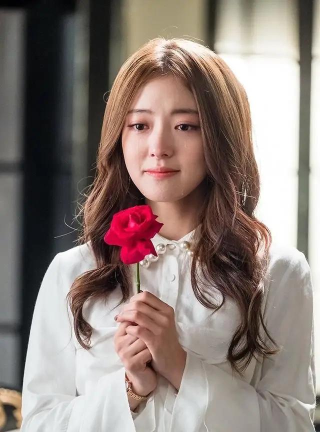 Yoo Joo Eun: South Korean actor Yoo Joo Eun committed suicide - iNEWS