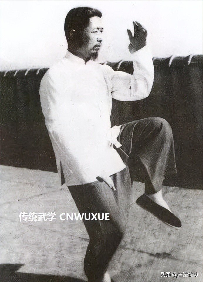 When punching, the hips are opened from the roots of the two thighs ...