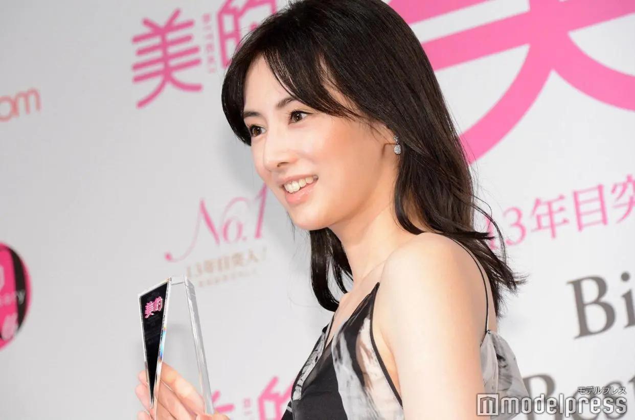 Jingzi Beichuan won the "Best Beautiful Woman" award for the third time ...