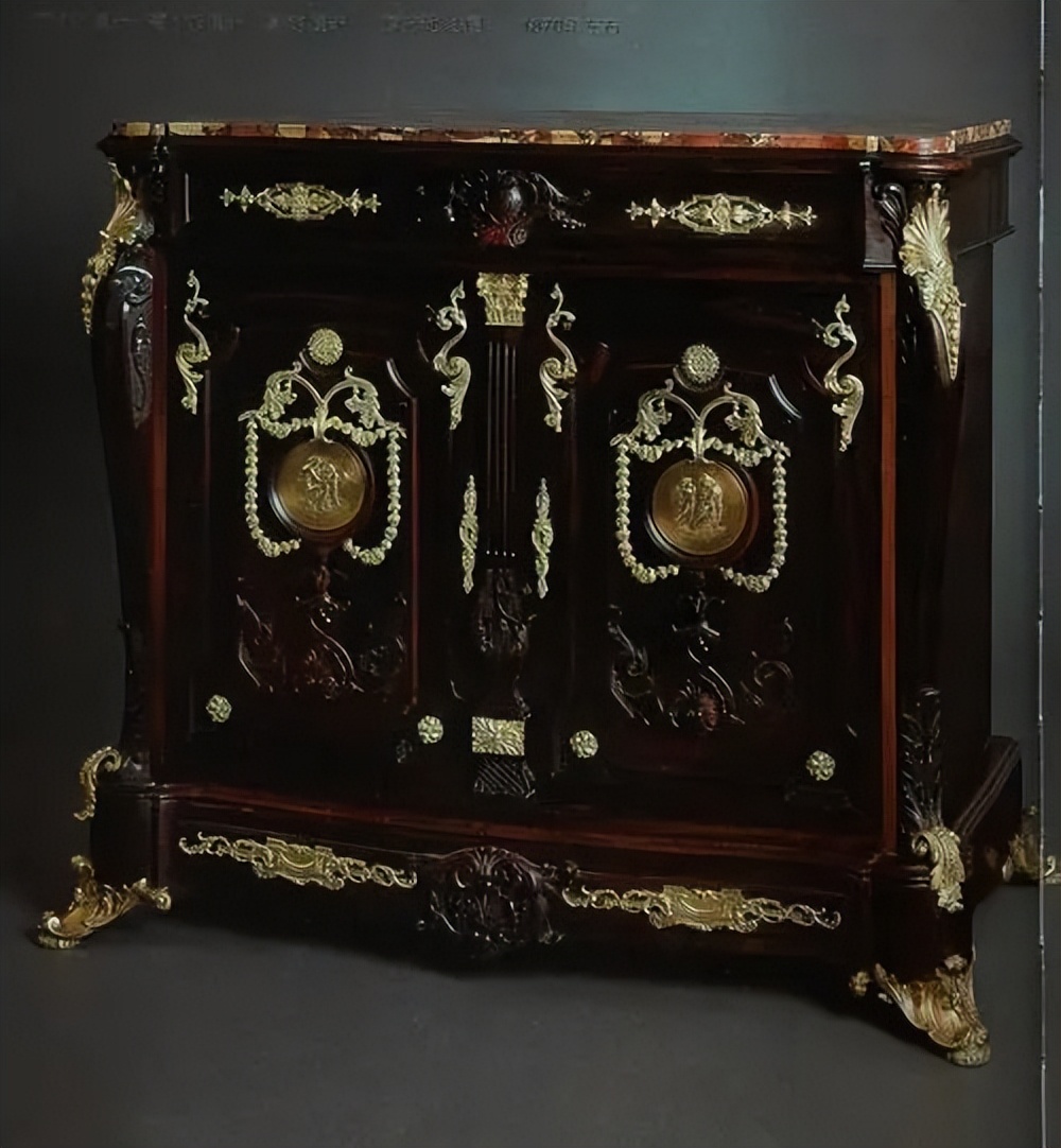 In what ways did the cabinet styles during the Valois dynasty reflect ...