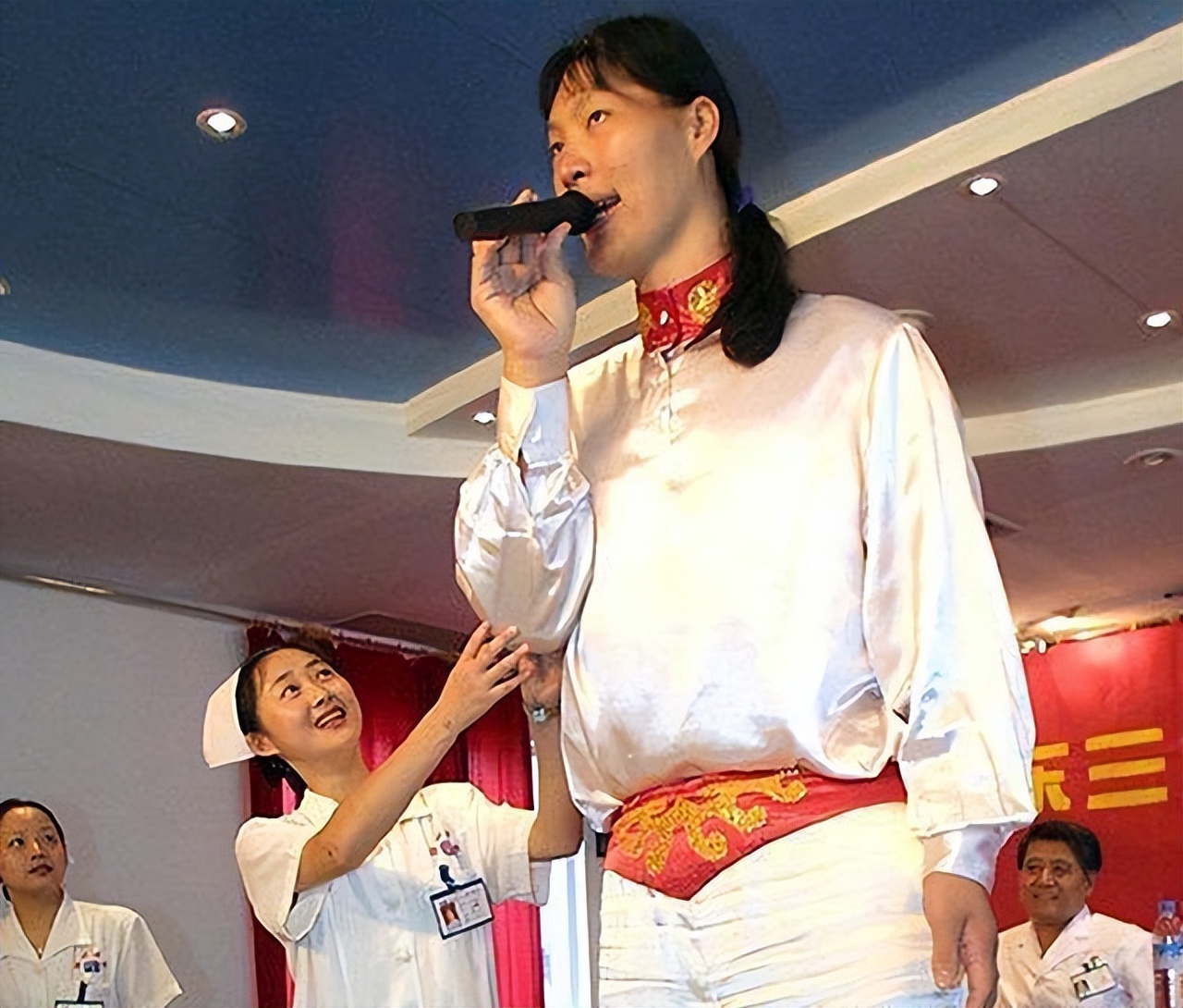 The female "giant" Zeng Jinlian, 2.48 meters tall, died at the age of ...