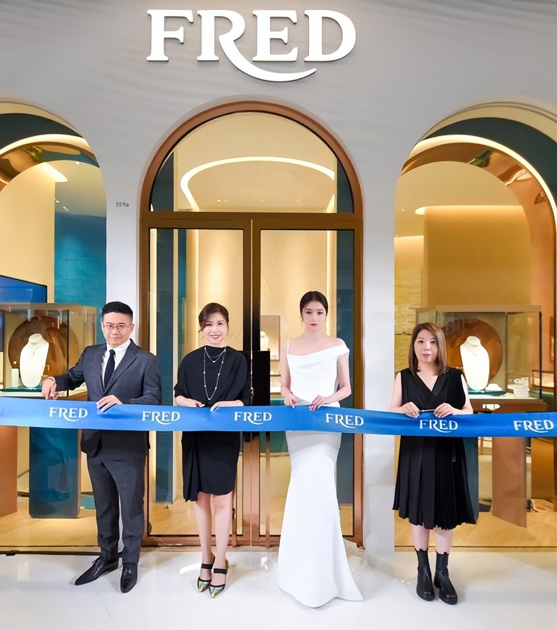 FRED opened three stores together, shining in Rongcheng and opening a new chapter of the brand ...
