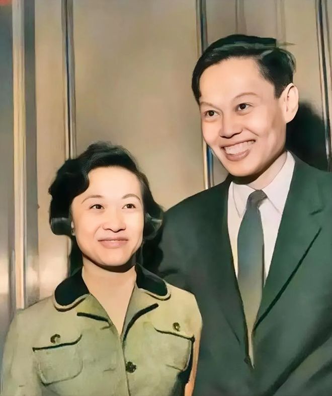 In 1973, Premier Zhou invited Yang Zhenning to dinner. Du Zhili learned ...