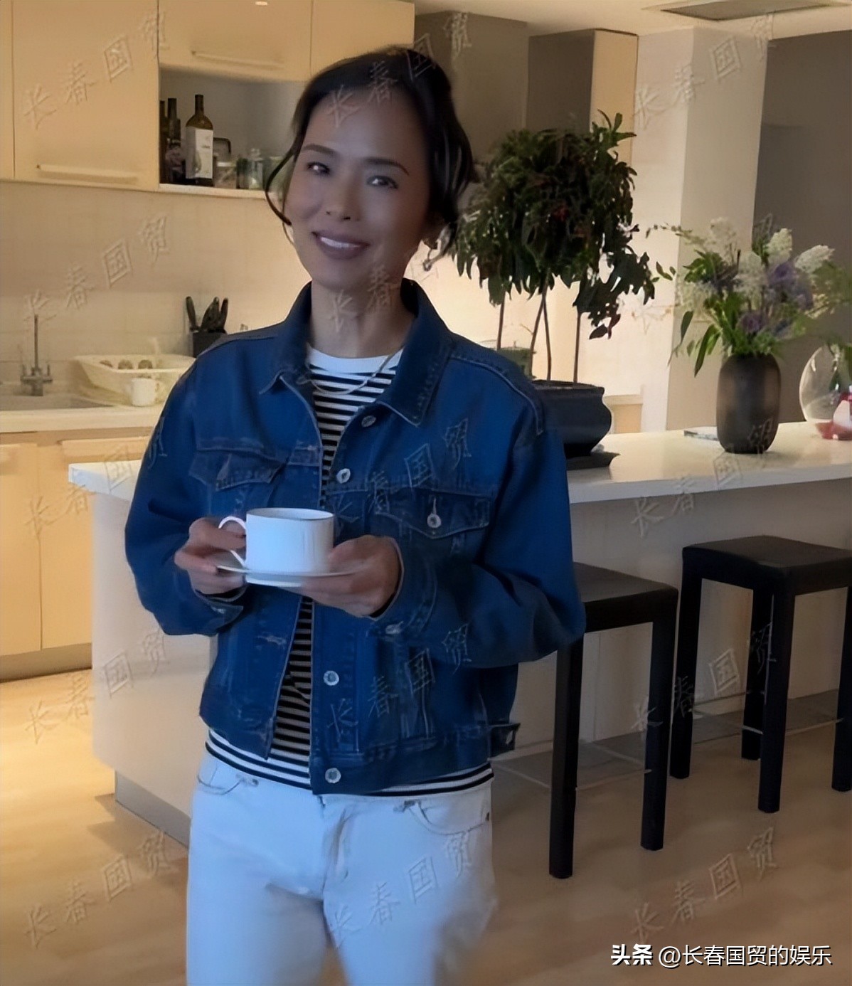 Wei Wei, a smash hit singer in the 1990s, rarely showed up, but now she ...