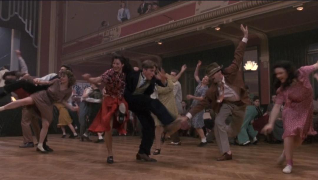 "Swing Frenzy" Batman Bale has played a masterpiece of Nazi ravages ...