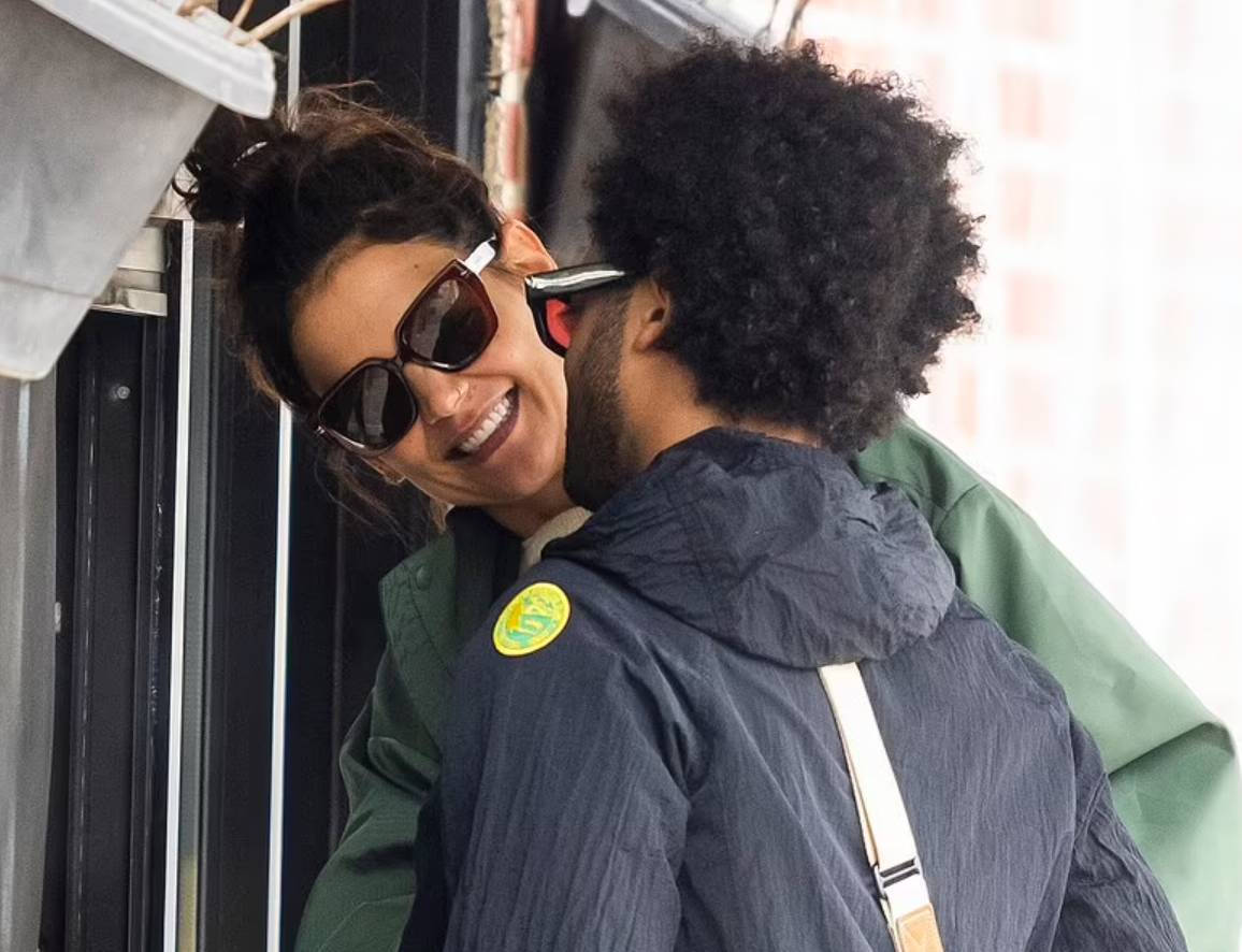 Tom's ex-wife dated a black boyfriend 10 years younger, kissed on the ...
