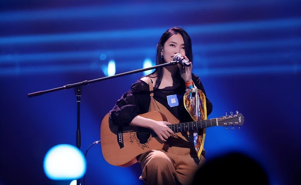 Is there a moment when you remember a singer, her name is Jiang Fan ...