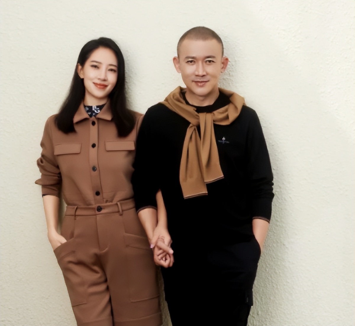 Qin Ziyue, who succeeded in chasing stars and married his idol, became so humble in the dust - iNEWS