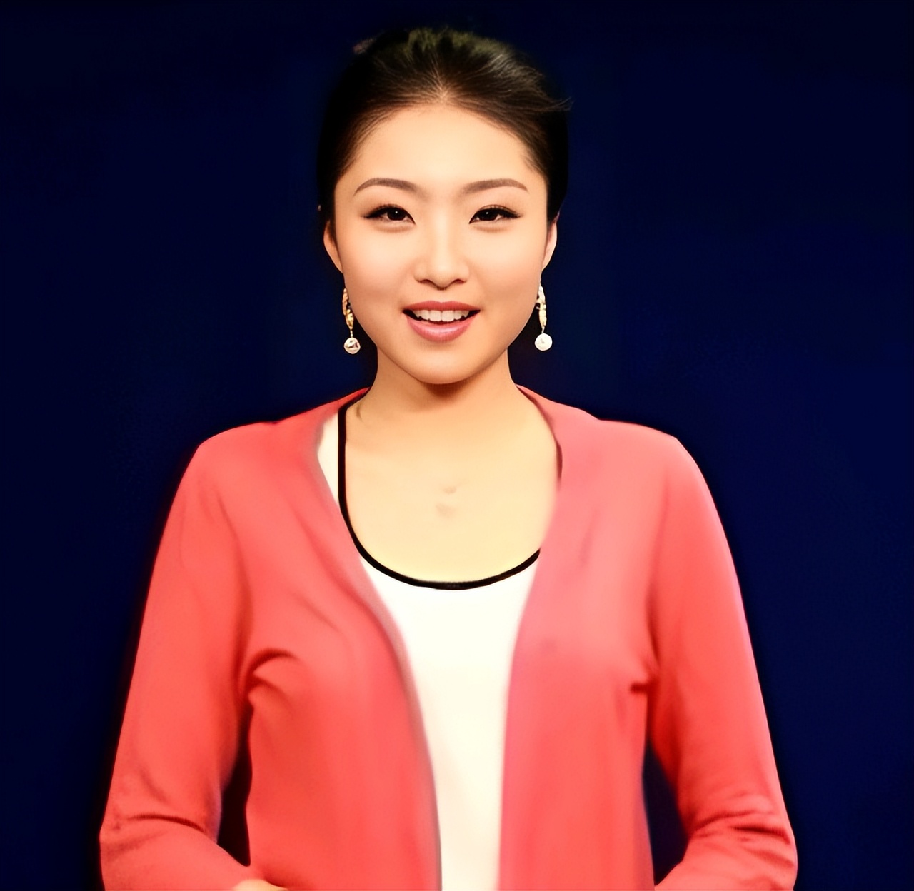 Became a CCTV host at the age of 23, but lost her boyfriend at the age ...