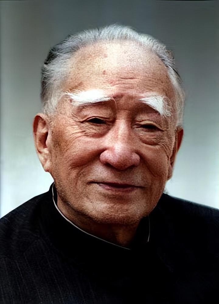 In 1986, when Bo Yibo went to the former residence of the great man, he ...