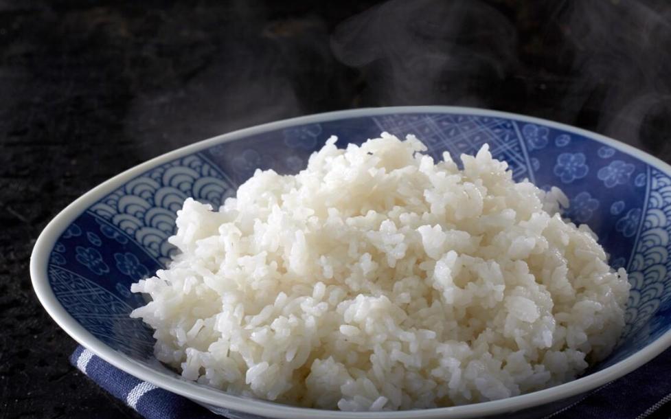 Only add water when cooking rice, no wonder it is sticky and tasteless ...