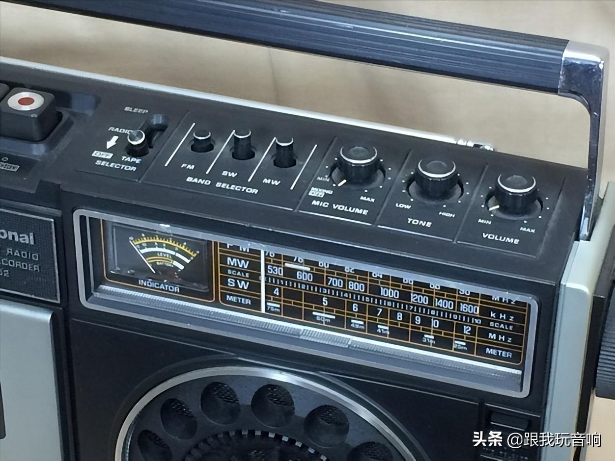 Panasonic National RQ-552 mono radio, cassette recorder, 4-band radio ...