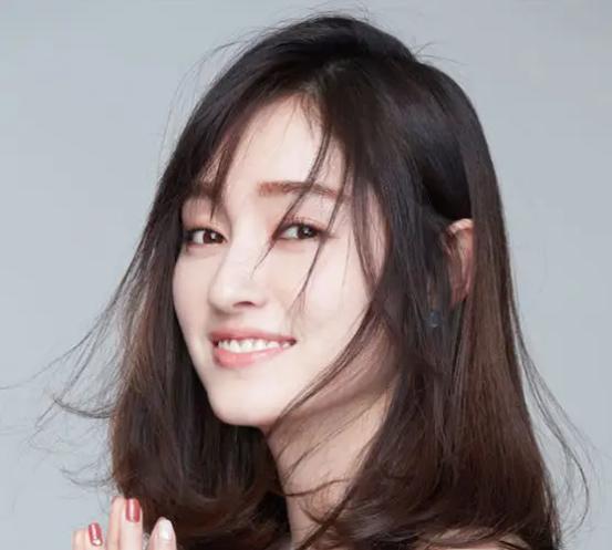 One year after “retiring from the Internet”, looking at Deng Lun's current “dilemma”, he is very ...