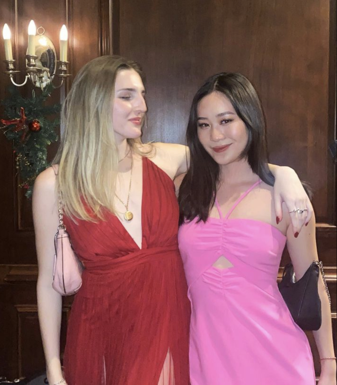 Jet Li celebrated Christmas in Nepal, taking photos with Li Zhi ...