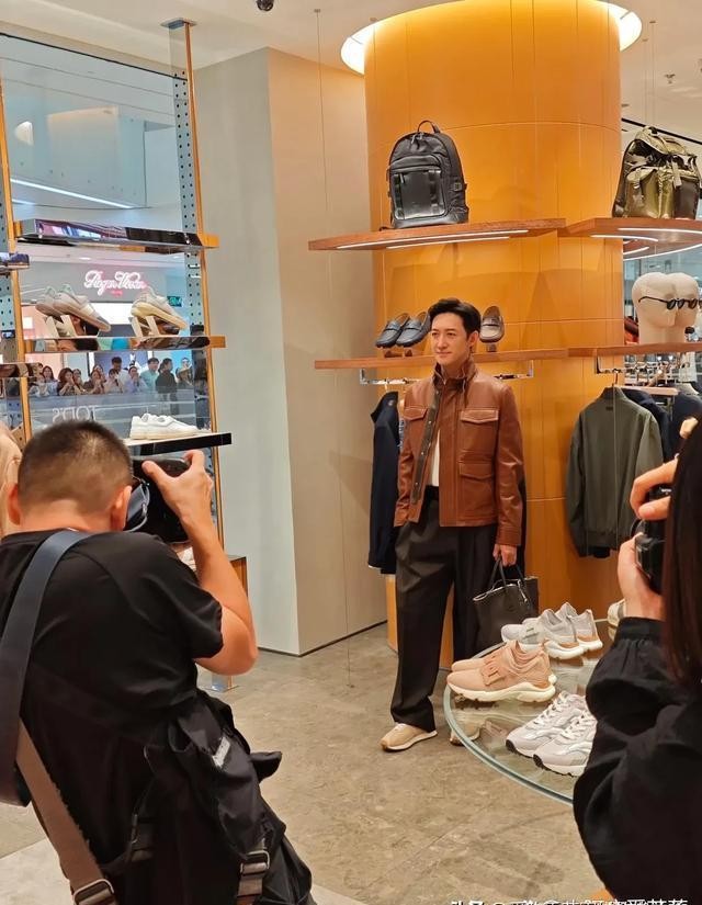 I met Wang Yang by chance in Changsha. He is very popular and really ...