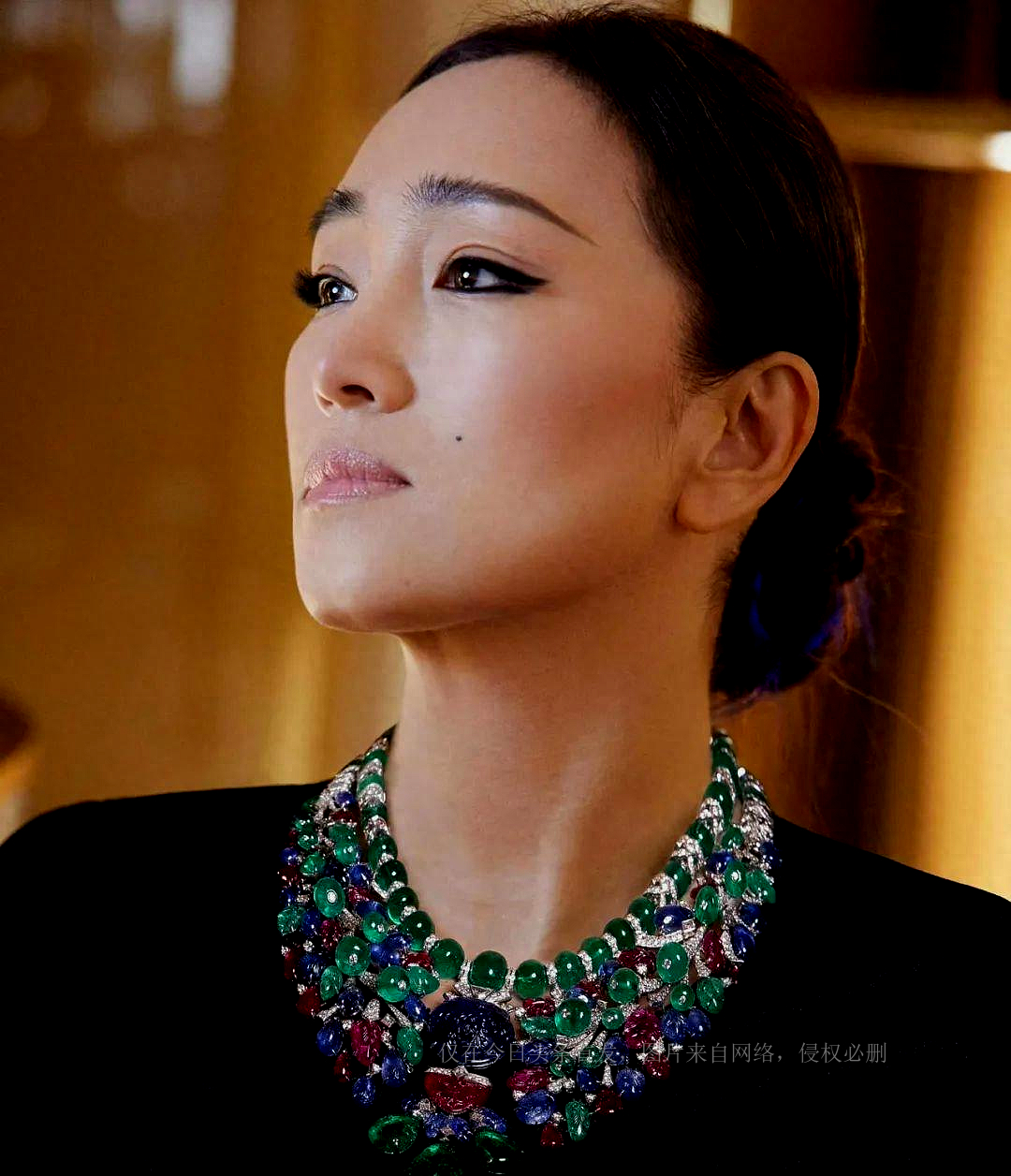 57-year-old Gong Li posts a selfie without makeup. She looks like a ...