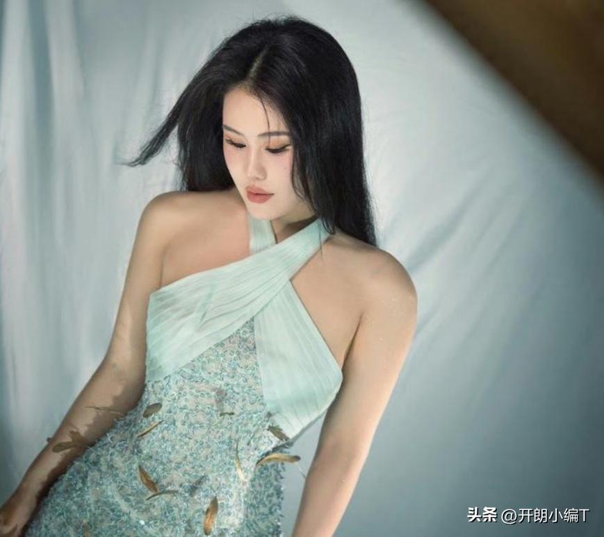 Can you tell the difference? Yuan Yawei posted a photo in response to ...