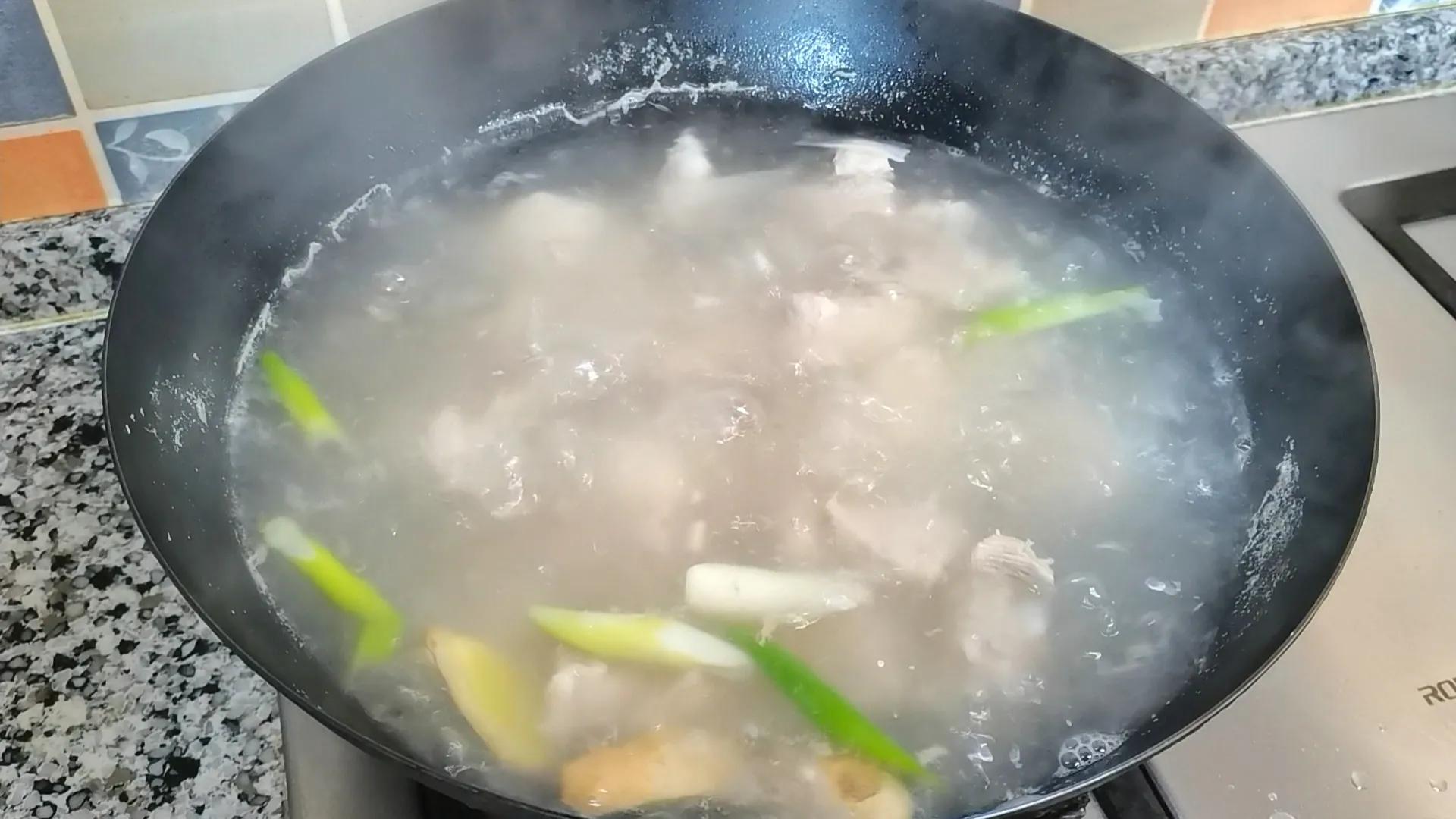 Braised taro in this way is nutritious and delicious, delicious and ...