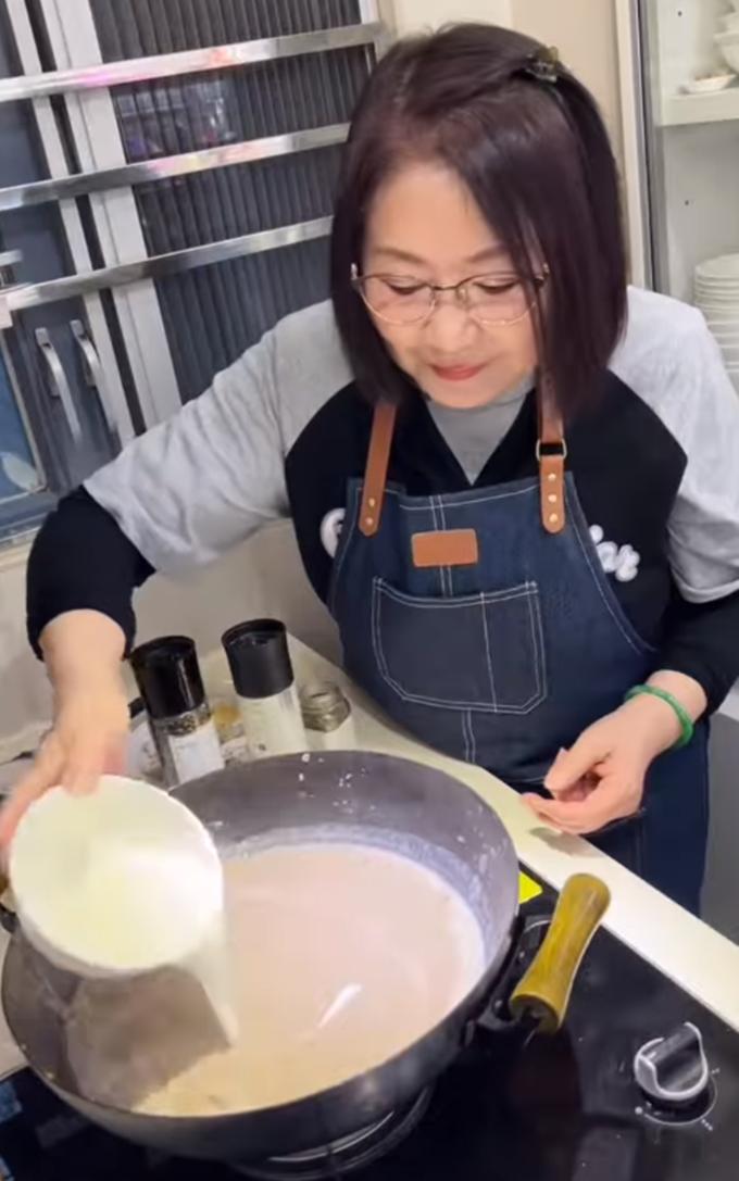 Li Siqi serves as an internet celebrity to teach cooking, 2,000 yuan of ...