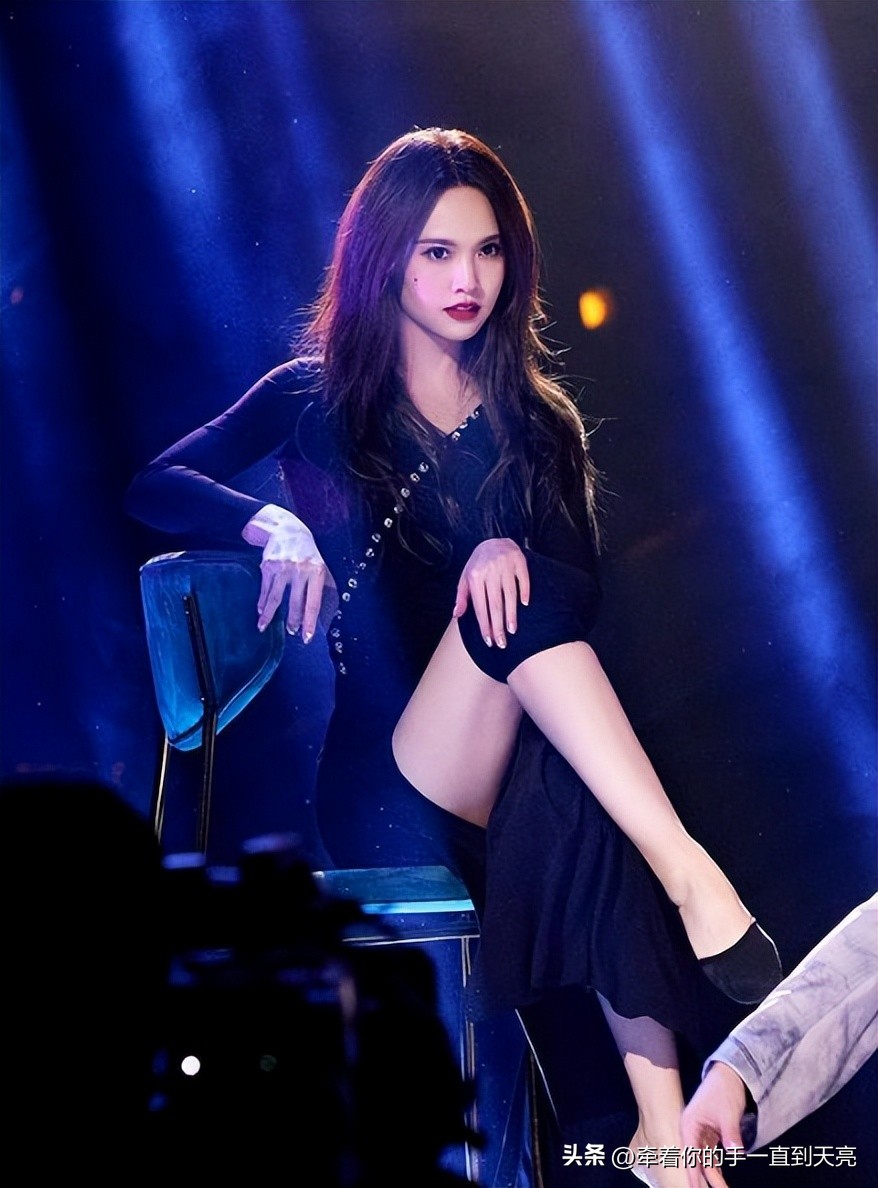 Rainie Yang danced to her husband Li Ronghao's song and danced ...