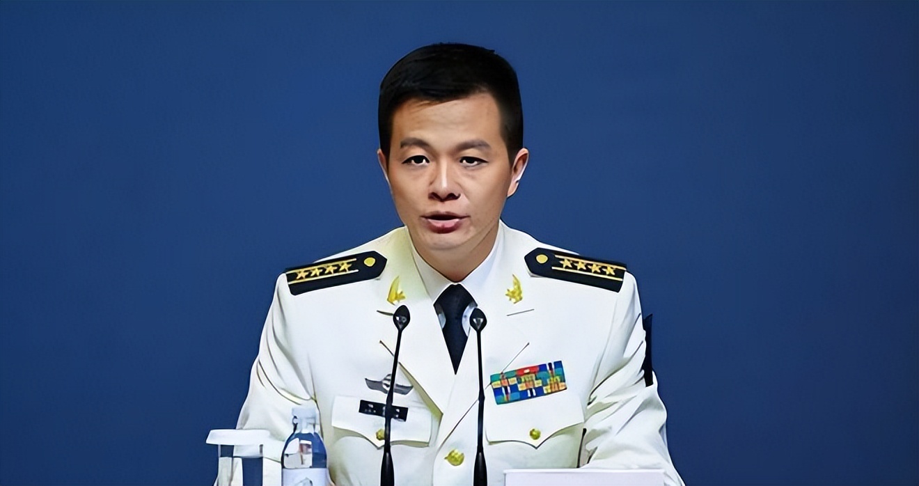 65-style military uniform and 07-style military uniform, who is more ...