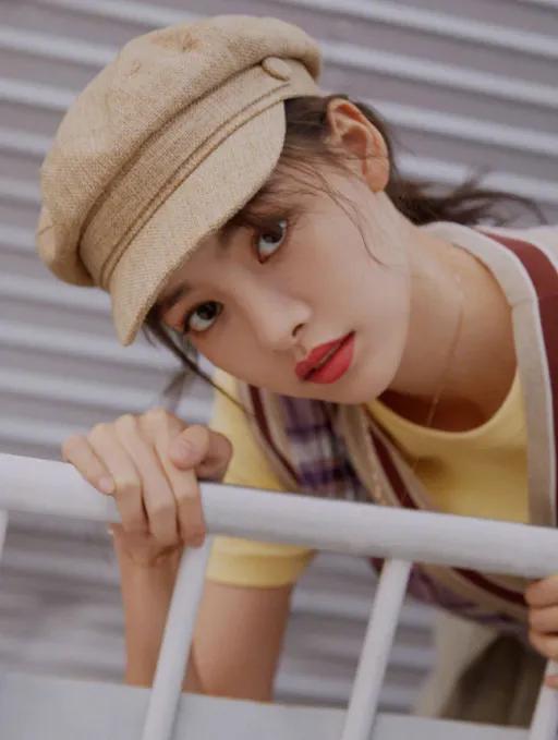 Beautiful pictures on Zhang Yi - iNEWS