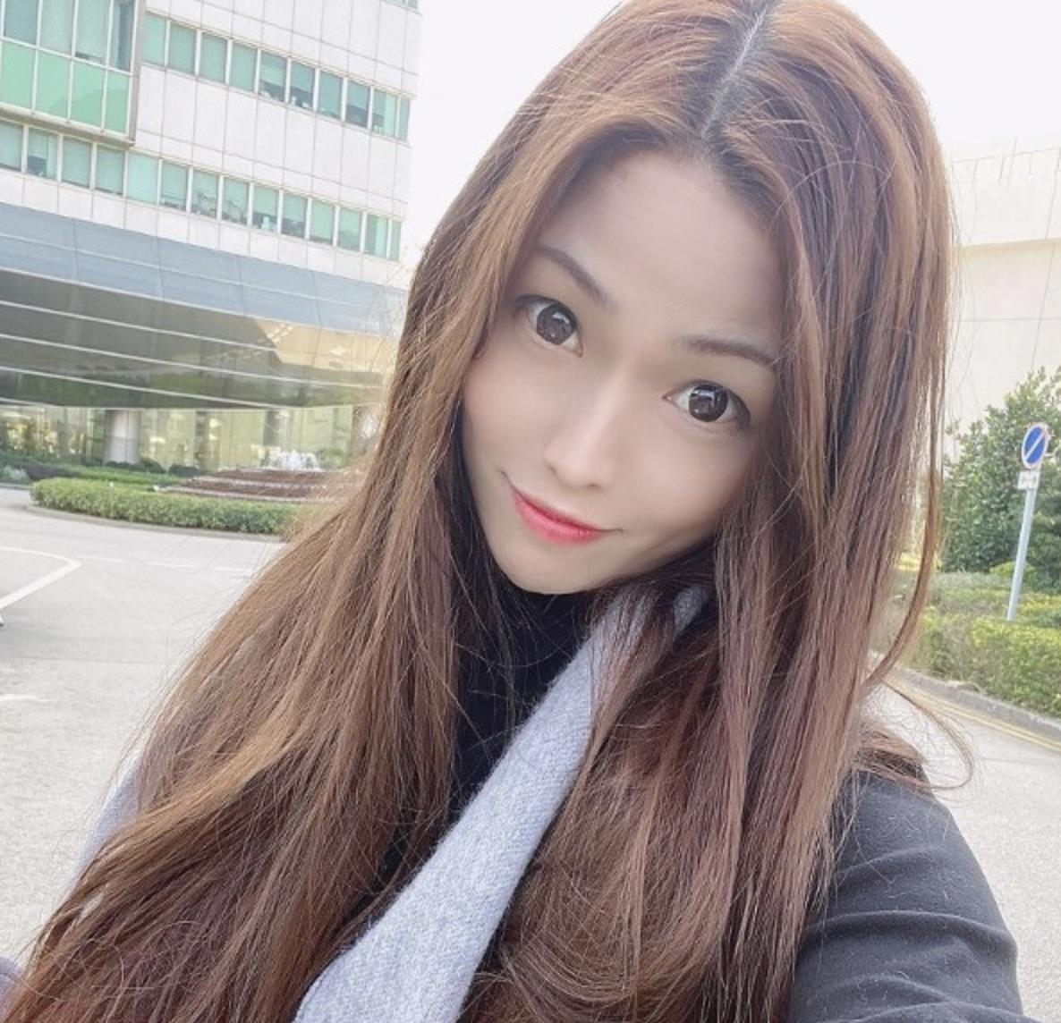 The 69-year-old TVB Green Leaf Lee Yong-ki's young wife is exposed. She is young and beautiful ...